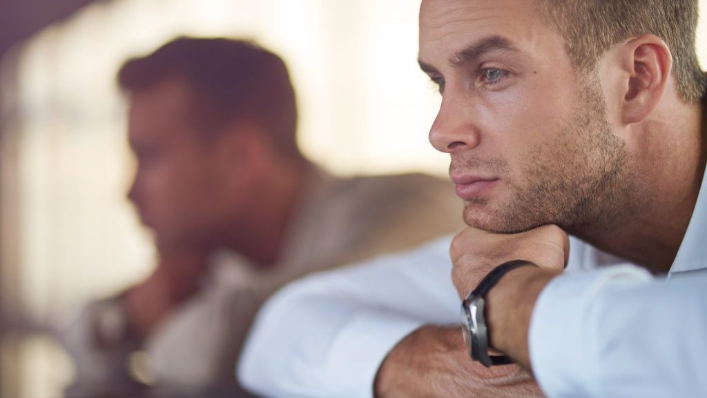 7 Subtle Signs of an Emotionally Unavailable Man
