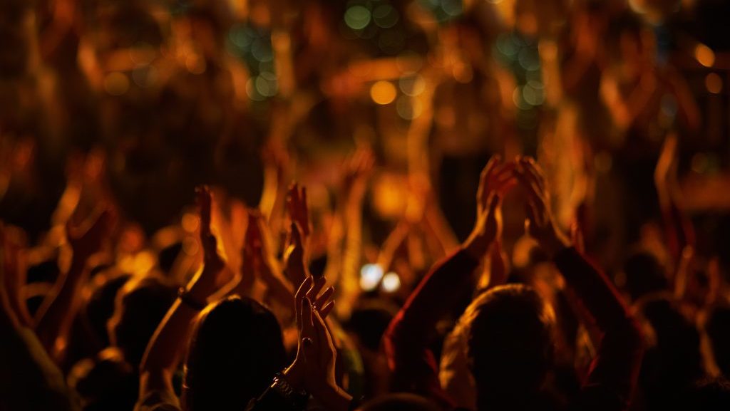 25 Signs You’re in a CultHow Cult Leaders Keep You Hooked