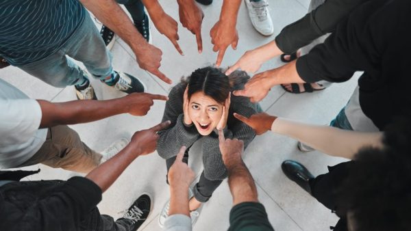 25 Signs You’re in a CultHow Cult Leaders Keep You Hooked